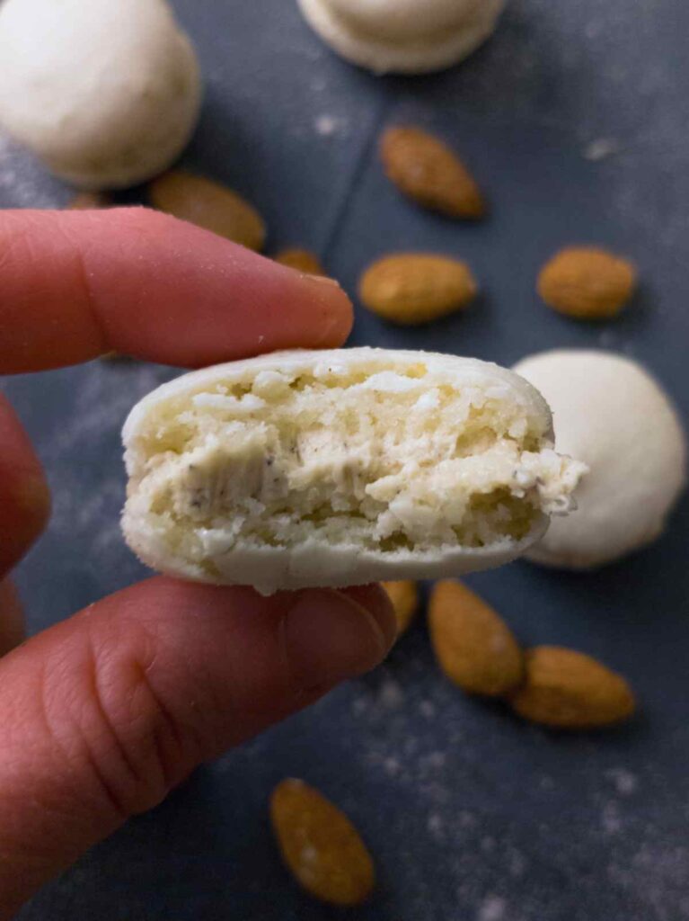 Dulce De Leche Macarons (Easy!) - Natasha's Home